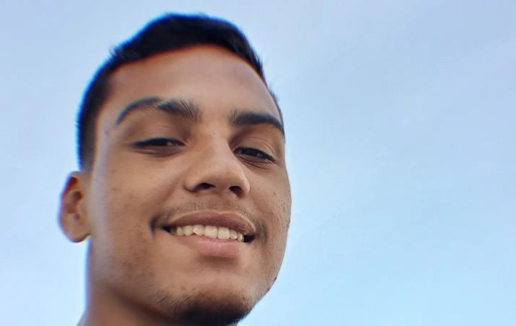 Na Boulevard Álvaro Maia, jovem de 22 anos p3rde a vida ao c0l1dir moto ...
